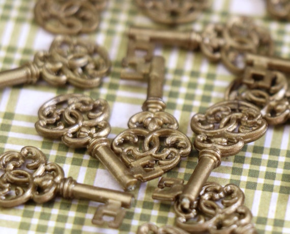 5 Gold Plastic Skeleton Keys - Etsy