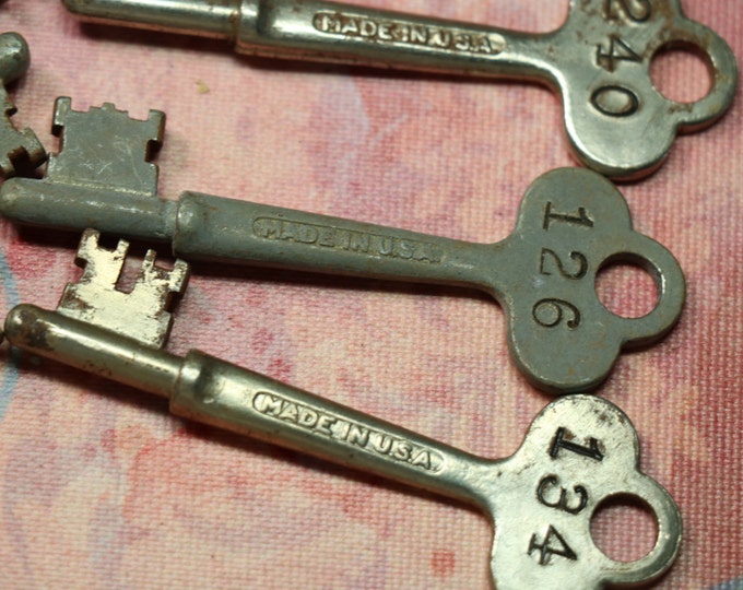 1 Antique Numbered Ambassador Hotel Key - Etsy