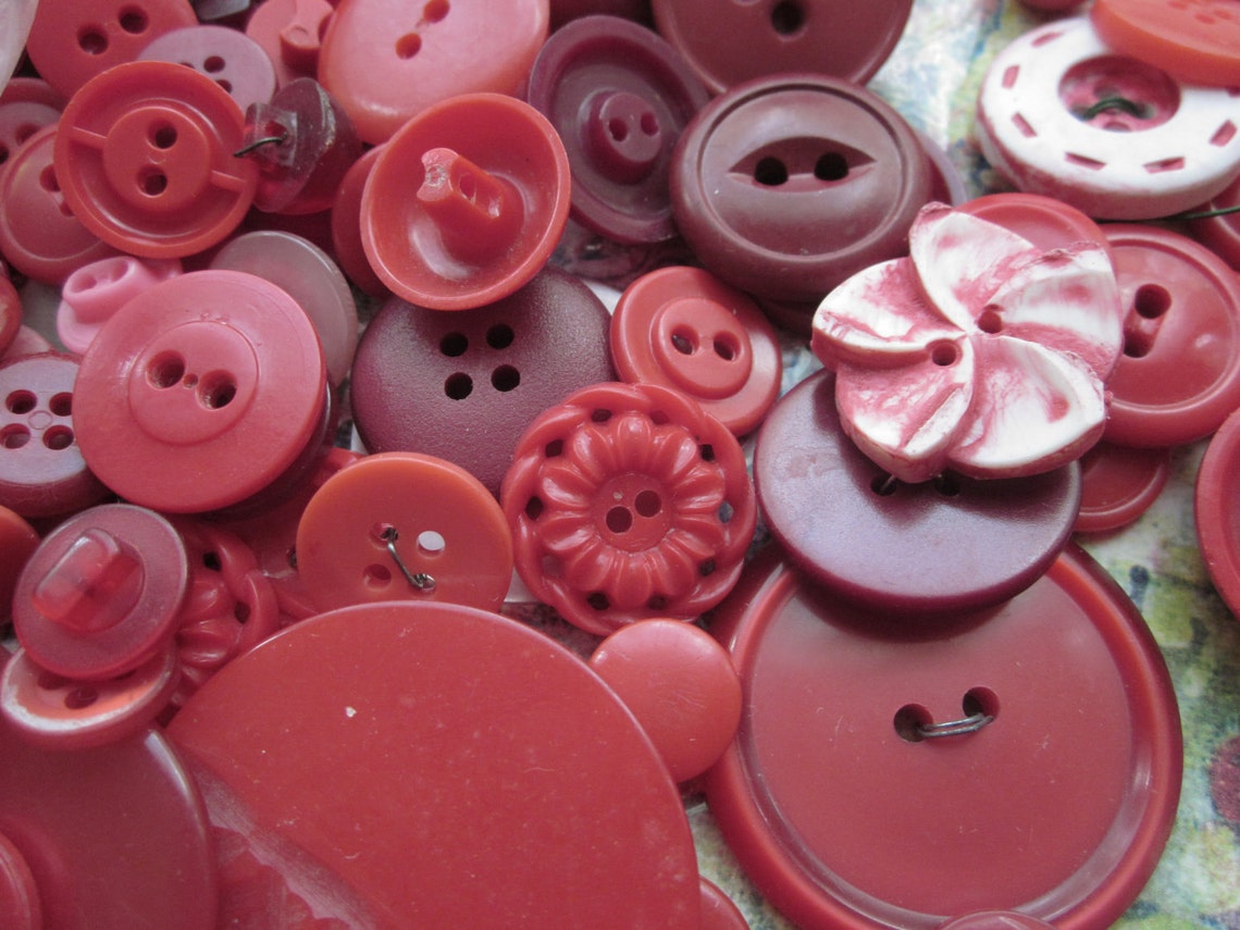 Vintage Shades of Red Buttons - Etsy