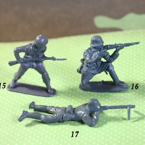 1 Vintage Detailed Plastic Army Men Figurines - Etsy
