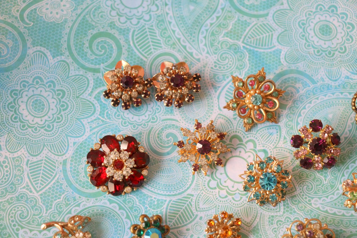 1 Vintage Rhinestone Scatter Pin or Pin Set - Etsy