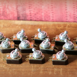 1 Vintage Leviton Bakelite On/Off Toggle Switch | Etsy