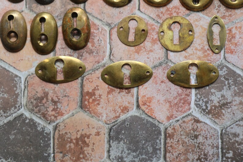 1 Vintage Key Hole Escutcheon - Etsy