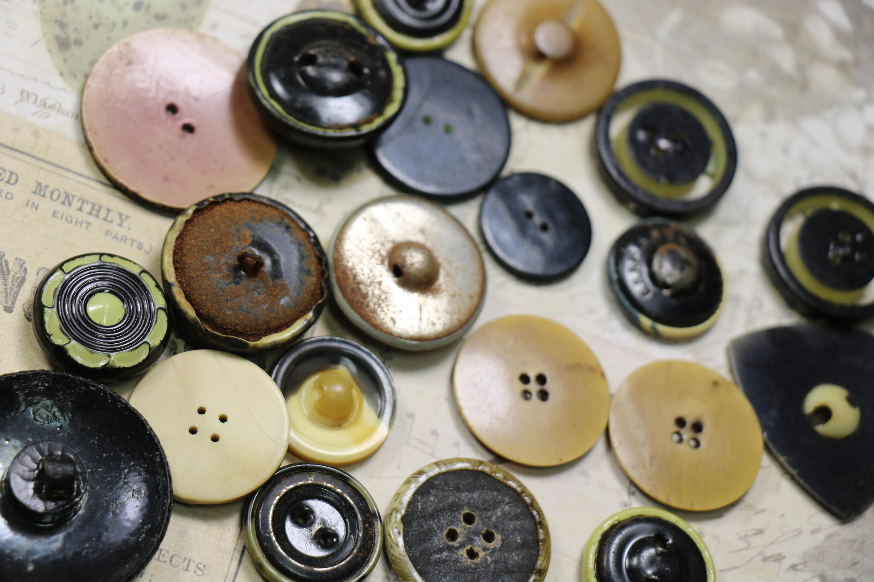 2 Vintage Deco Black and Ivory Plastic and Metal Buttons | Etsy