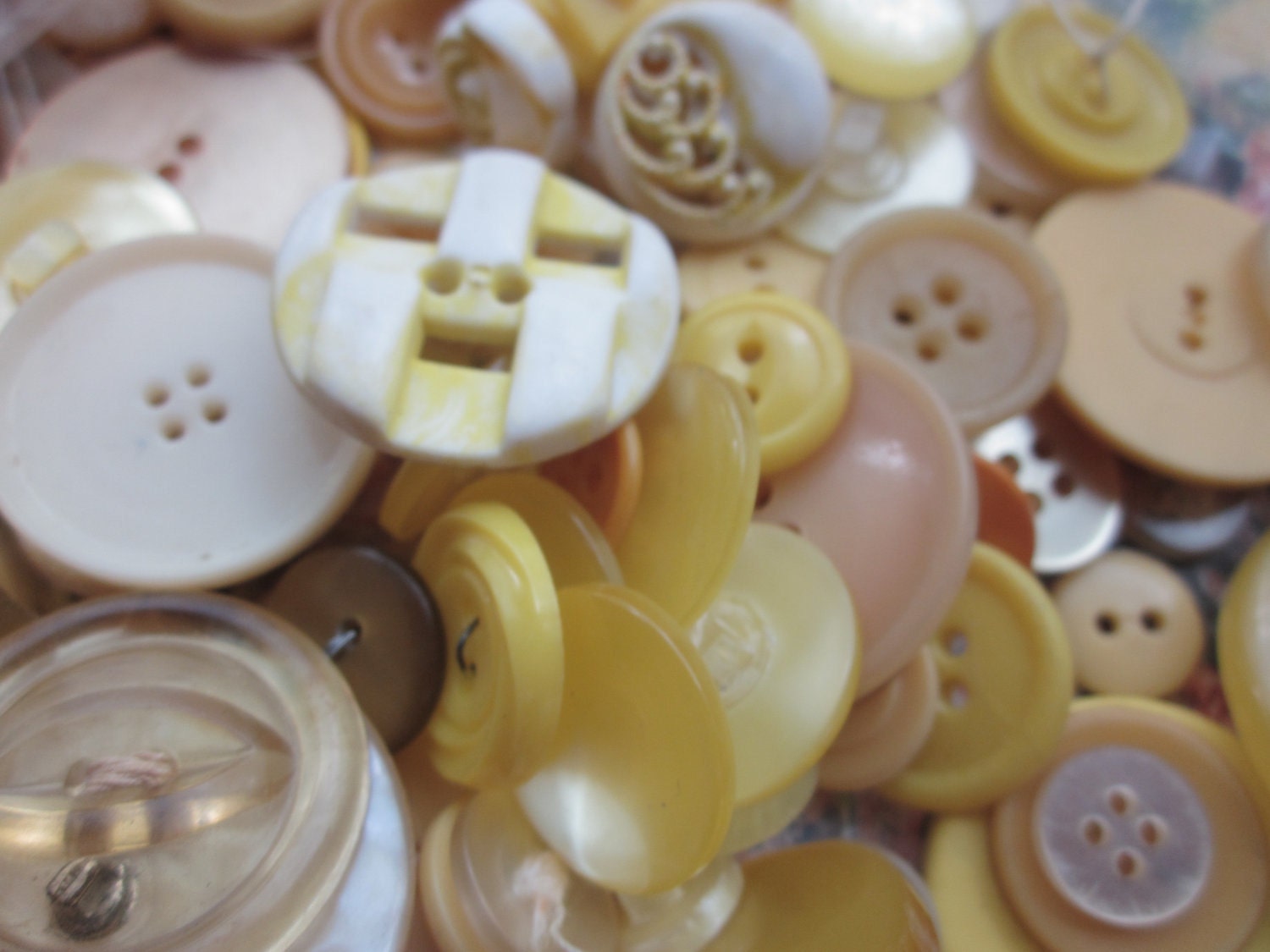 Vintage Shades of Yellow Buttons - Etsy