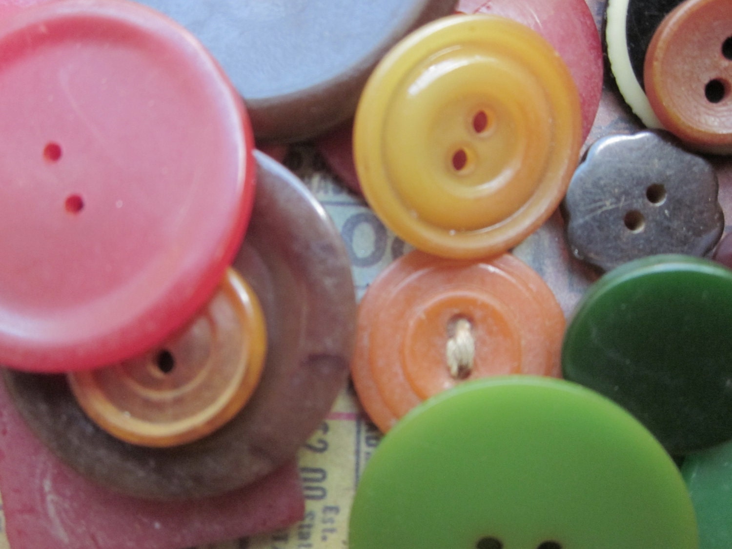 5 Antique Bakelite Buttons - Etsy