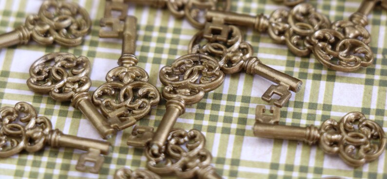 5 Gold Plastic Skeleton Keys - Etsy