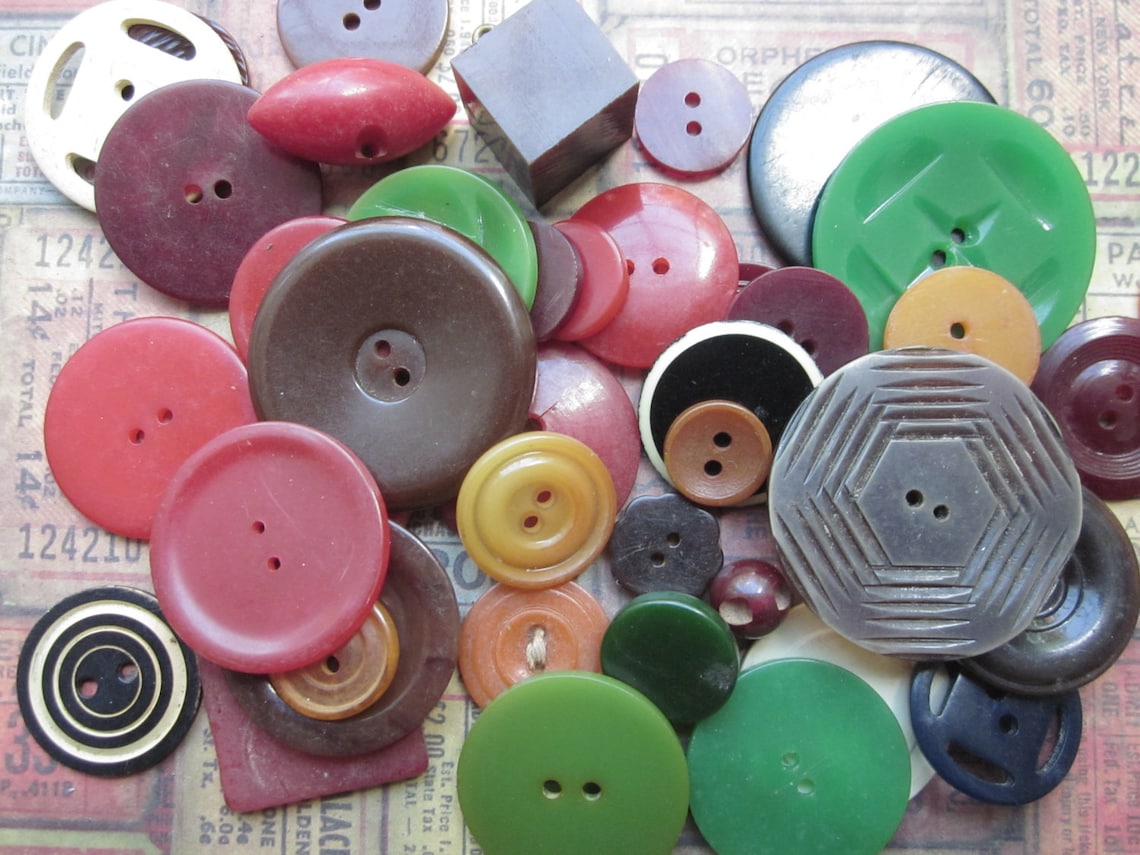 5 Antique Bakelite Buttons - Etsy