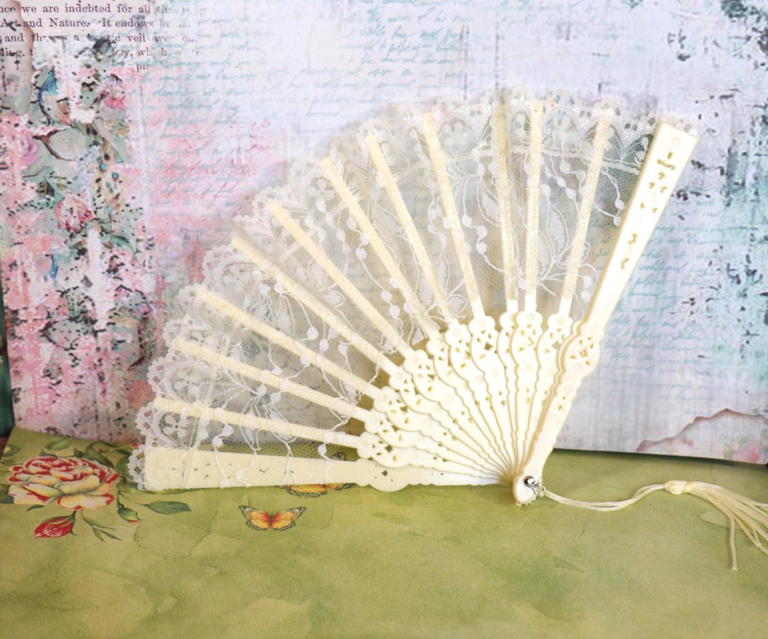 1 Vintage Ivory Plastic and White Lace Fan From Taiwan - Etsy