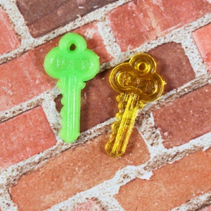 1 Vintage Miniature Plastic Key Gumball Machine Toy Prize Charm - Etsy