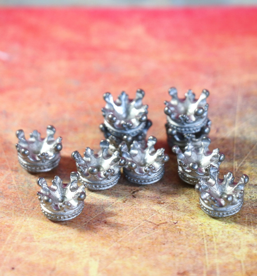 3 Vintage Solid Metal Crowns - Etsy