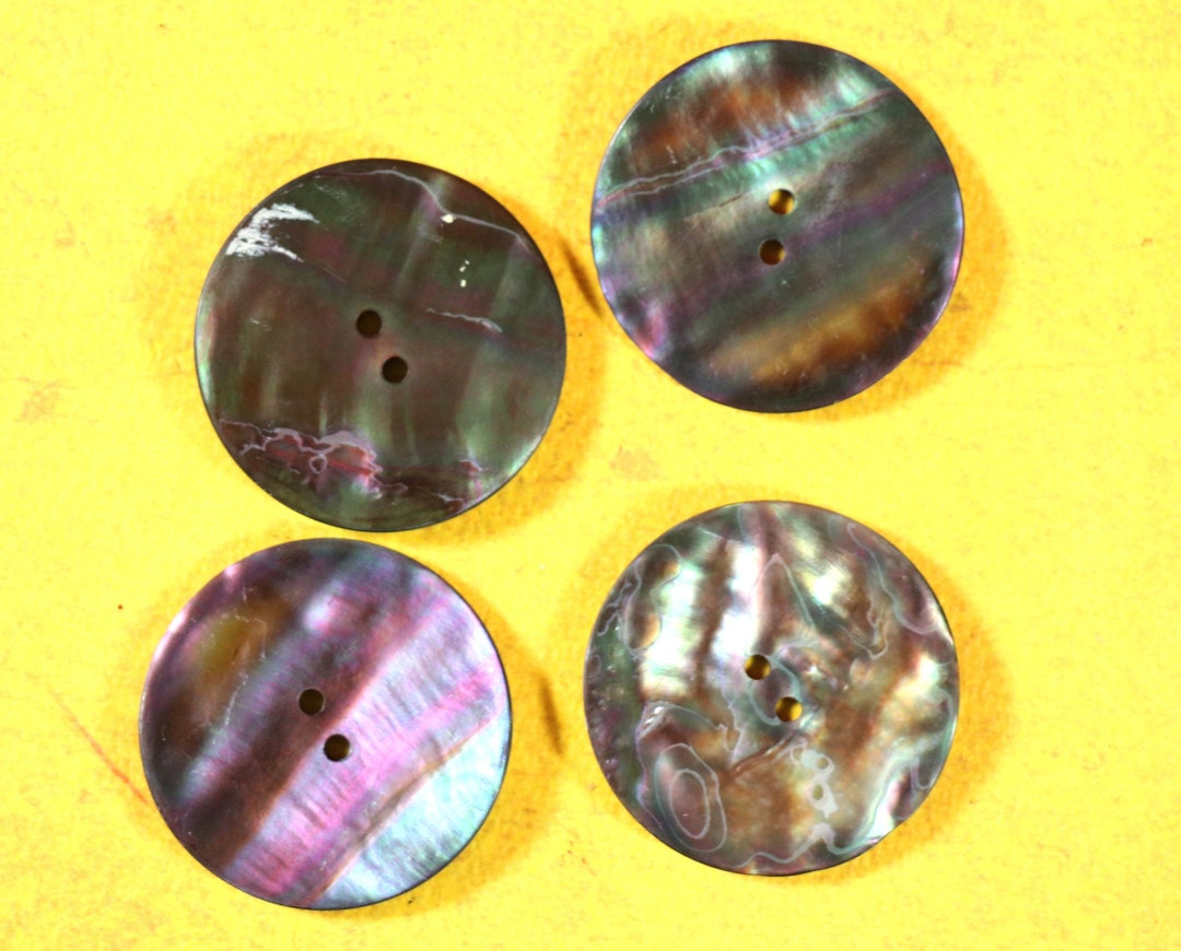 1 Vintage Carved Shell Button - Etsy