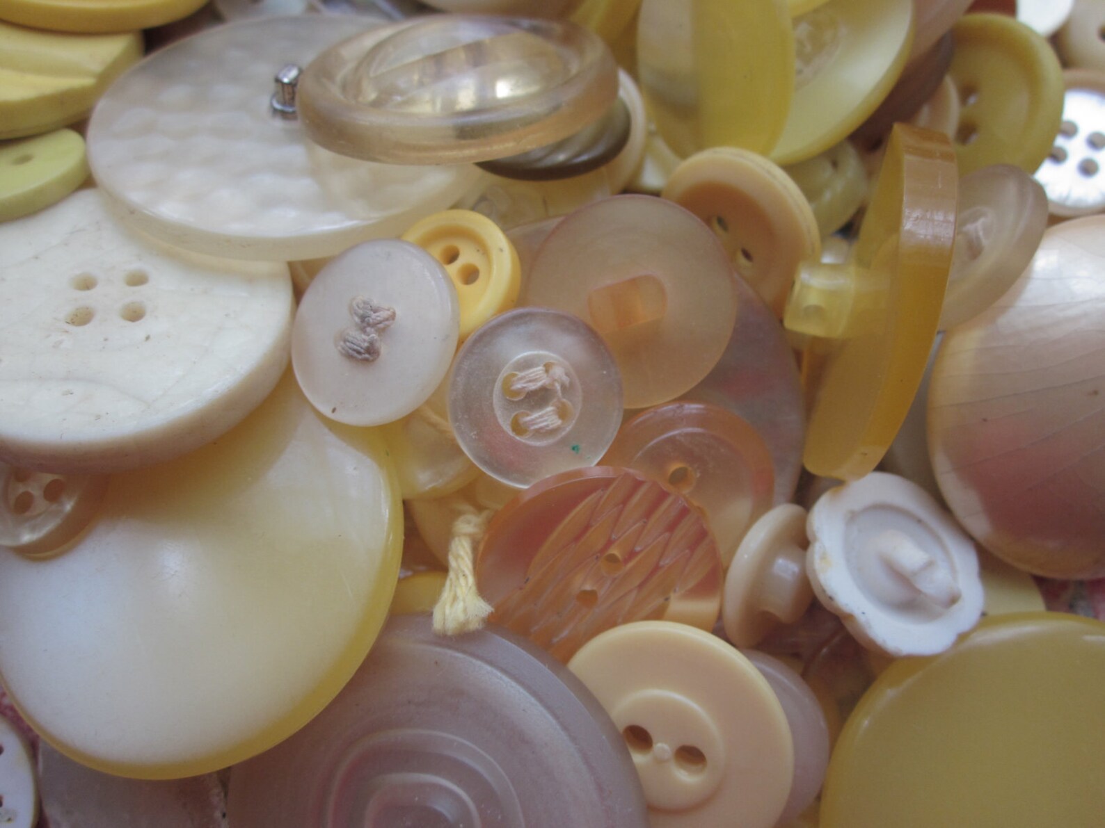 Vintage Shades of Yellow Buttons - Etsy