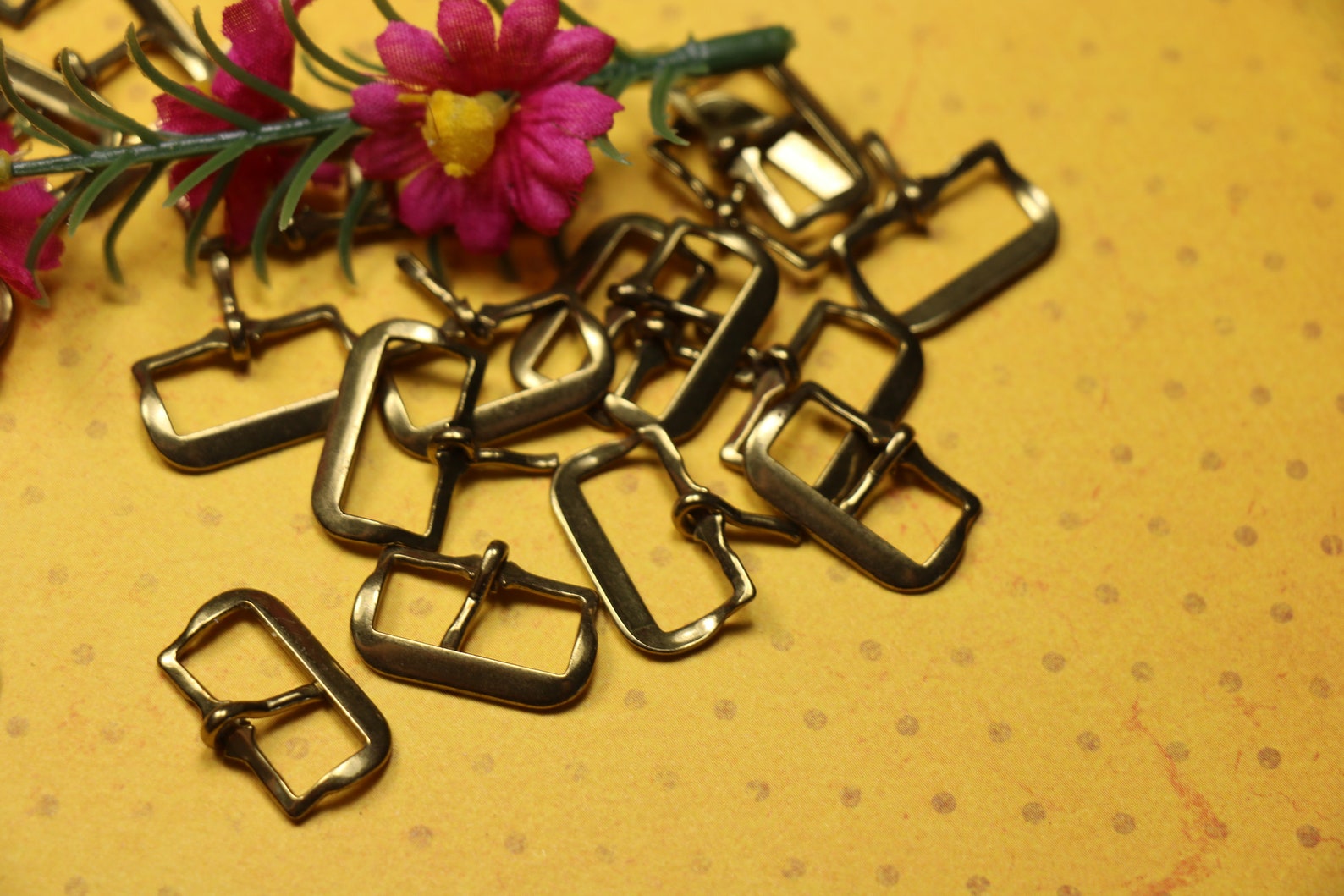 5 Vintage Miniature Brass Buckles - Etsy