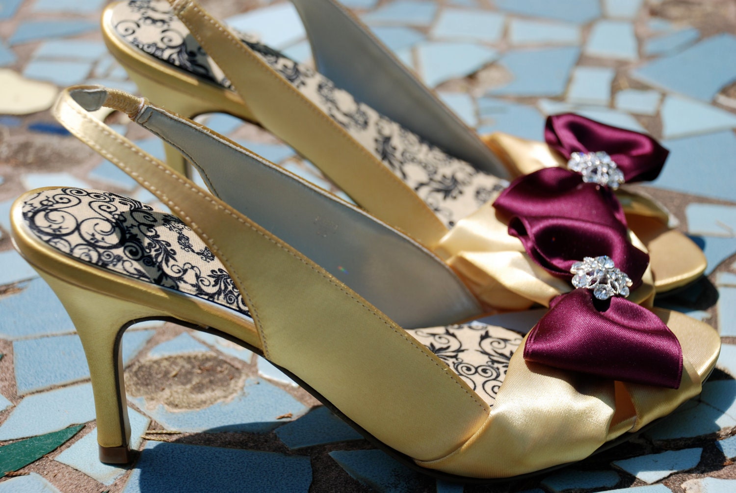 Snow White Shoes -- Yellow heels SALE -- Size 9