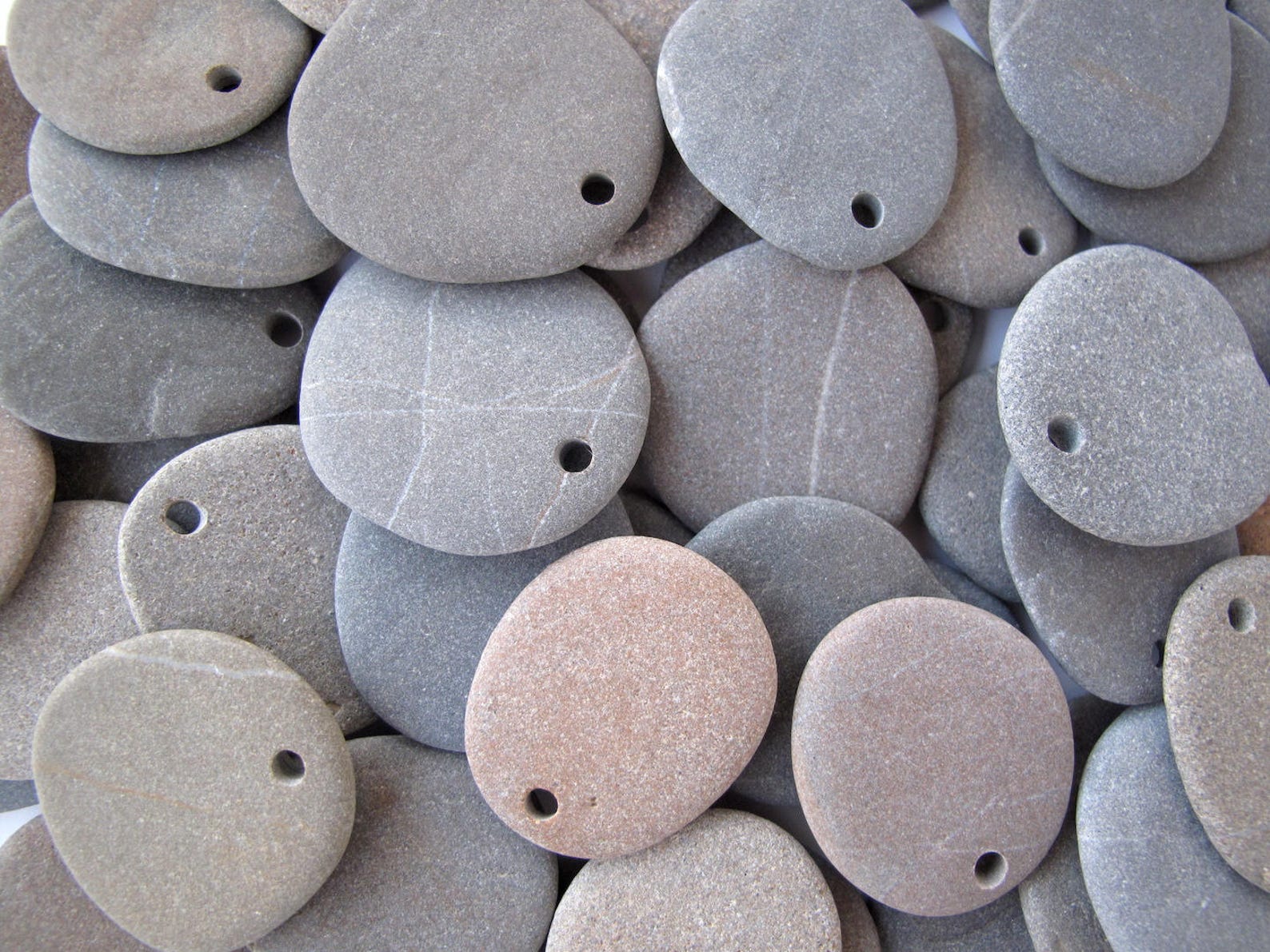 Plain Craft Rocks to Paint, Drilled Flat Beach Stone Pendants for ...