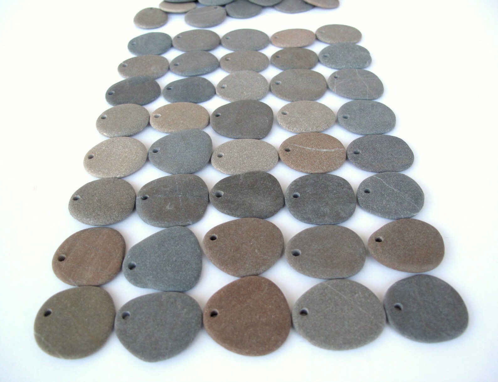 Plain Craft Rocks to Paint, Drilled Flat Beach Stone Pendants for ...