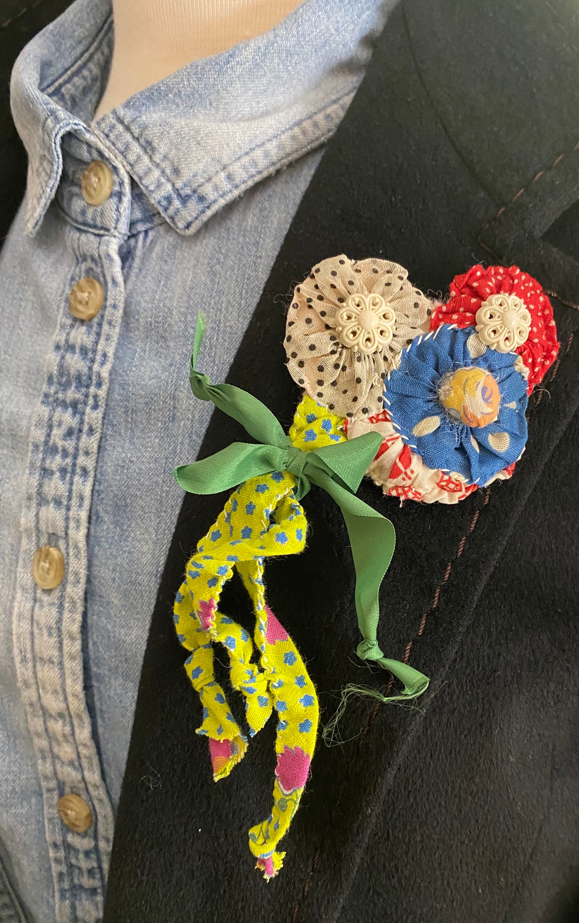Vintage Handmade Textile Yoyo Fabric Broach Brooch Pendant Blue Red ...