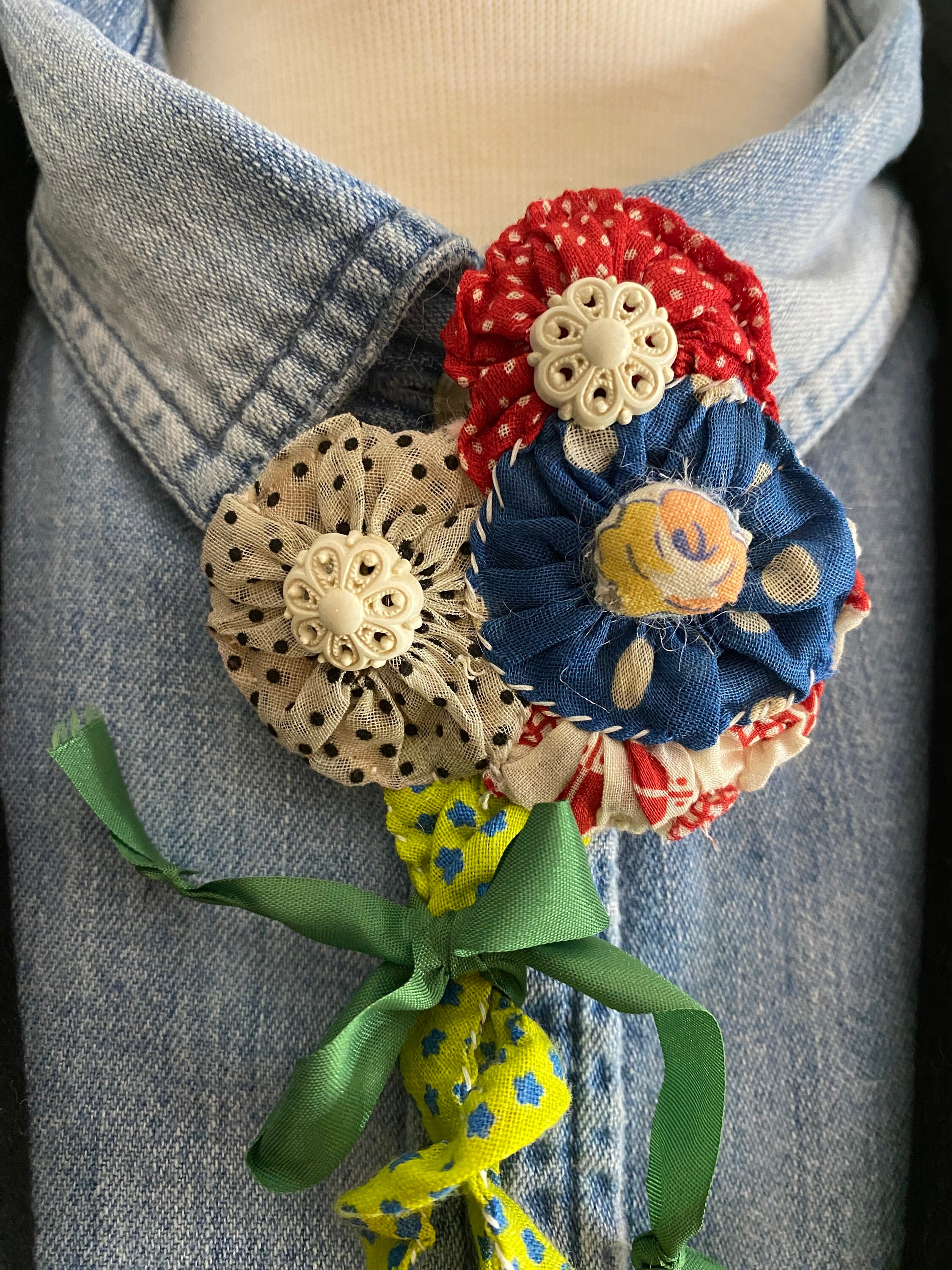 Vintage Handmade Textile Yoyo Fabric Broach Brooch Pendant Blue Red ...