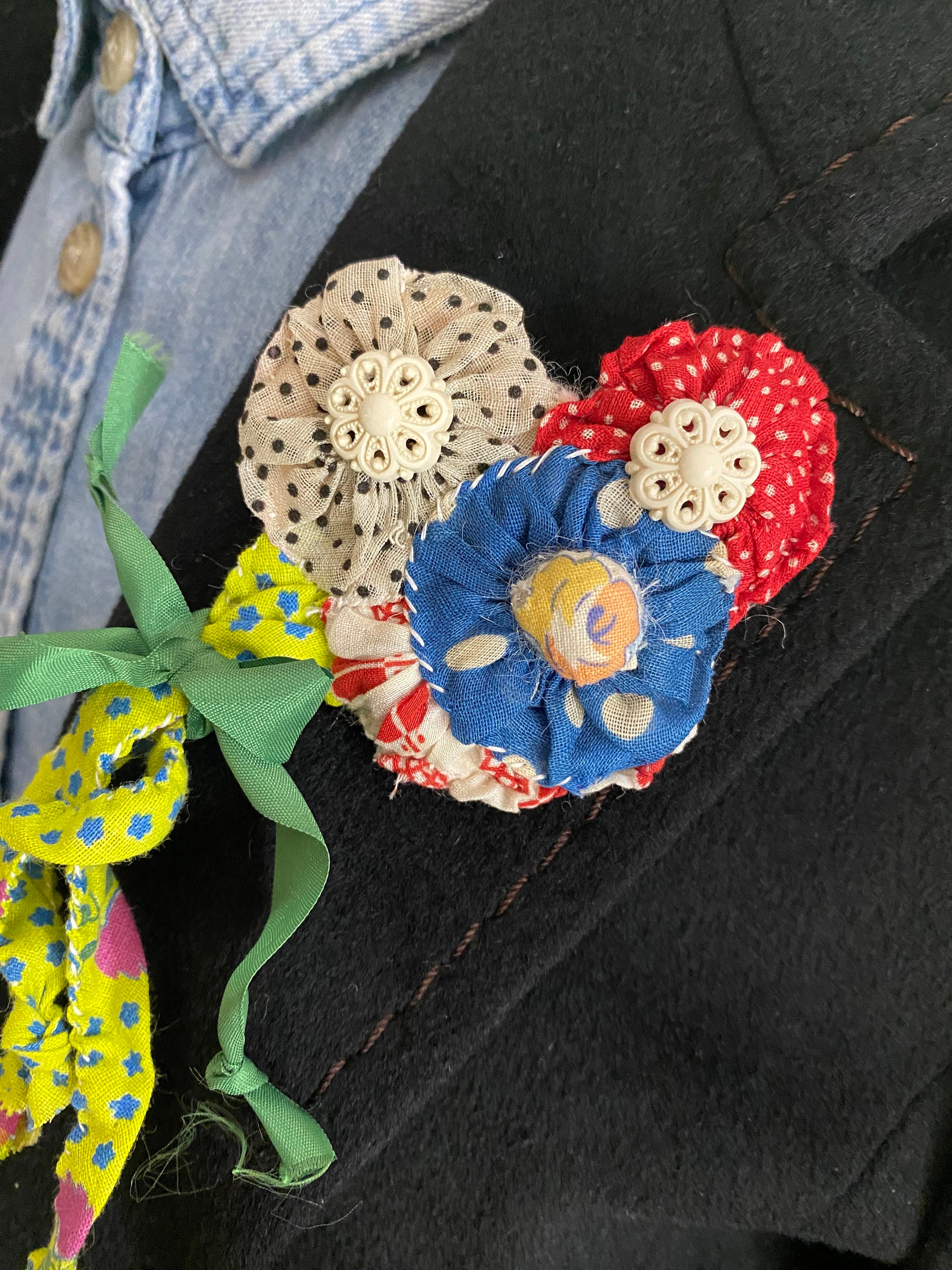 Vintage Handmade Textile Yoyo Fabric Broach Brooch Pendant Blue Red ...