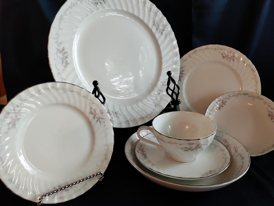 1960 Gold Standard, Genuine Porcelain China Pattern Place Settings ...