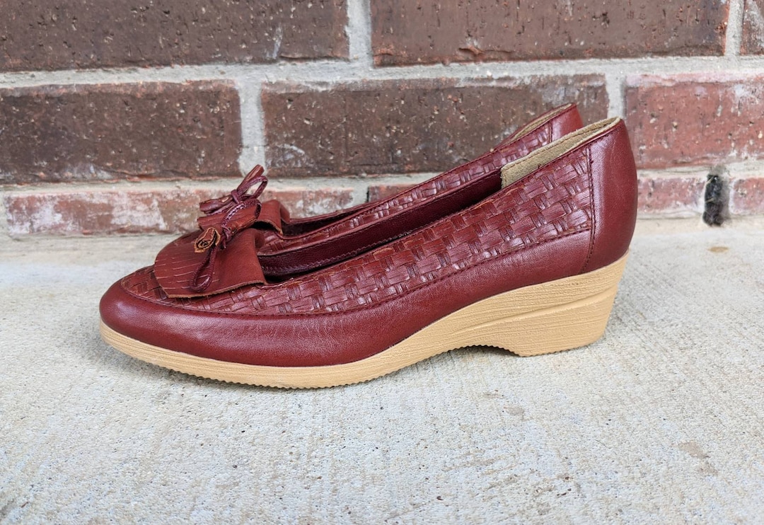 Vintage 70s Brick Red DEADSTOCK Kiltie Fringe RETRO LOAFERS 6.5 Wedge ...
