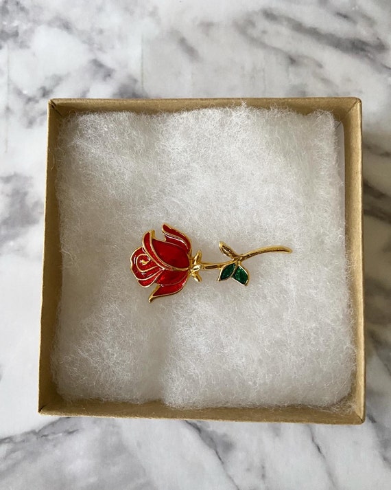 Vintage single red rose enamel gold brooch - Gem