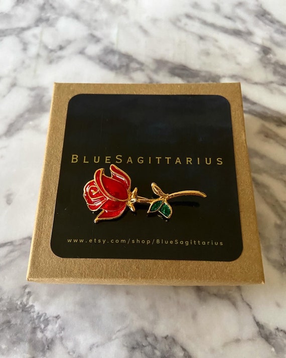 Vintage single red rose enamel gold brooch - Gem