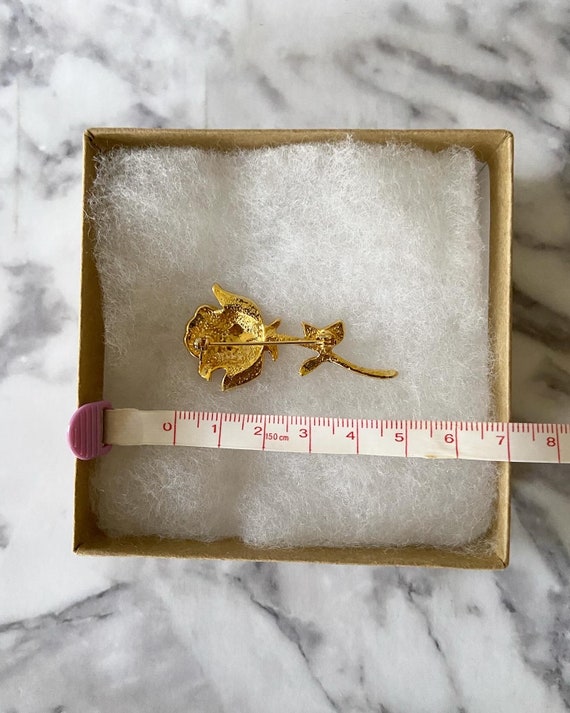 Vintage single red rose enamel gold brooch - Gem