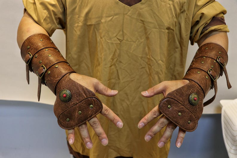Leather Medieval Gauntlet: Renaissance Costume Wrist Guards - Etsy