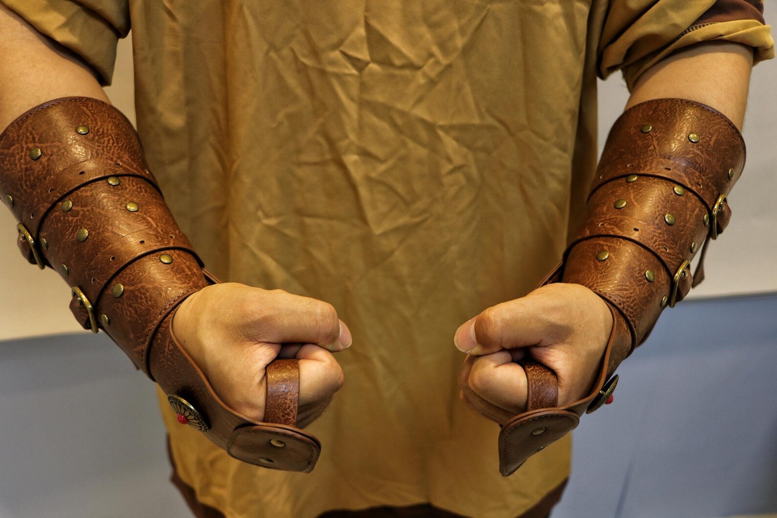 Leather Medieval Gauntlet: Renaissance Costume Wrist Guards - Etsy