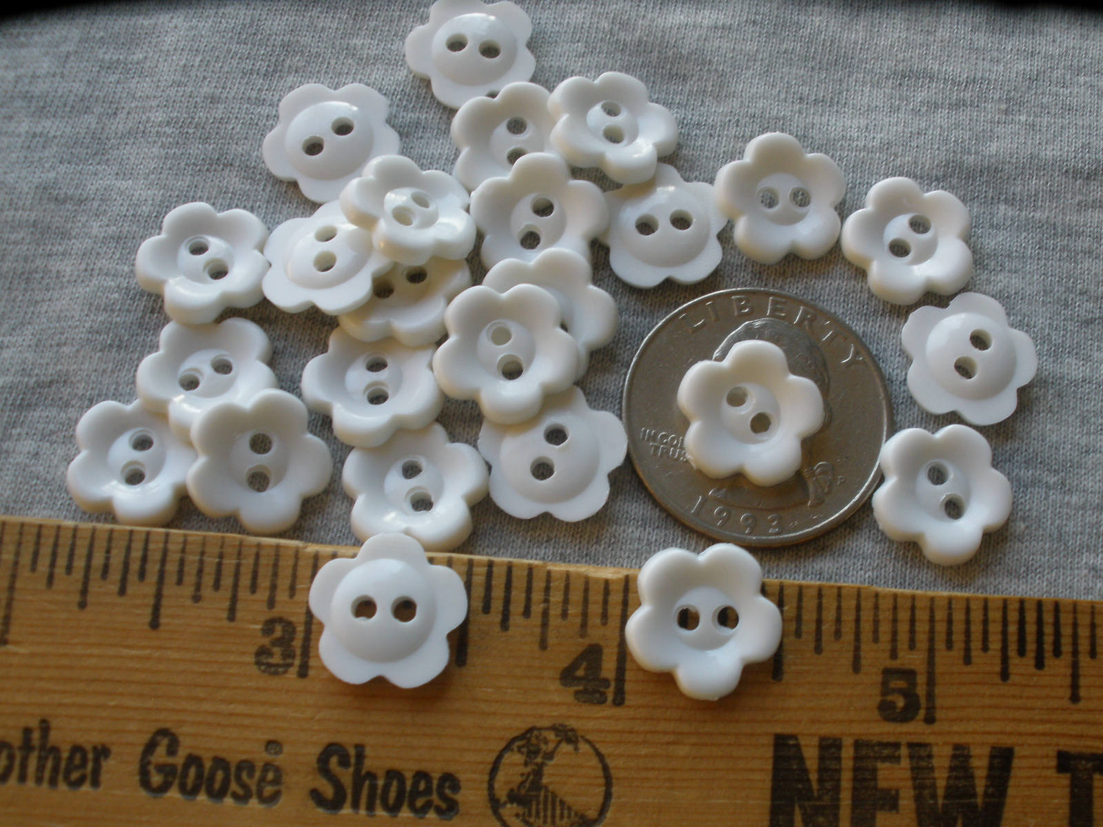 White Tiny Flower Buttons 24 Plastic 1/2 13MM 20L | Etsy