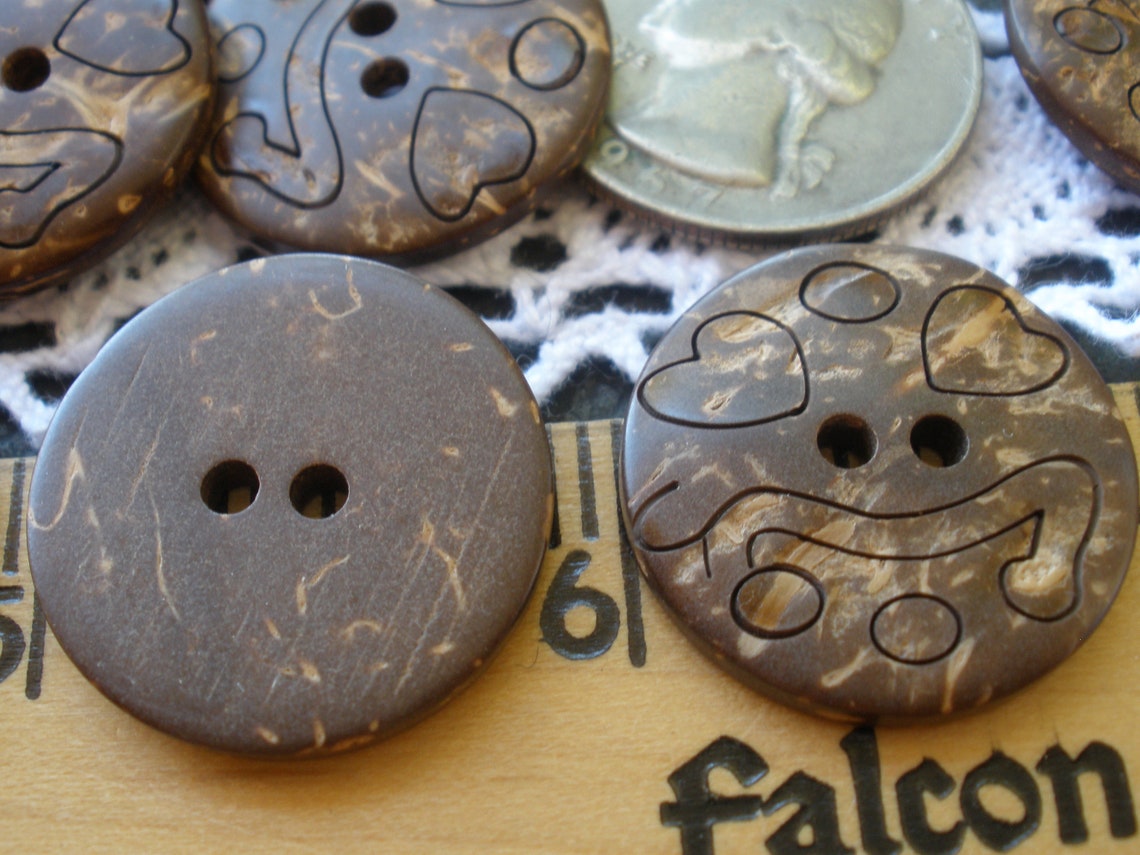 22MM Natural Coconut Shell Buttons Carved Hearts Pattern 36L 7/8 ...