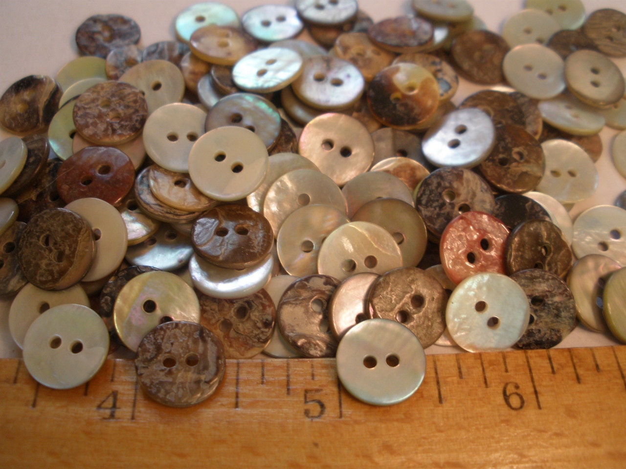 Bulk MOP Shell Buttons 11MM 18L 7/16" Pearly White Agoya 2 Hole Sew on ...