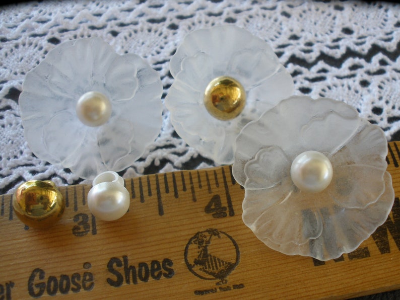 30MM Frosted Acrylic 3D flower buttons 8MM faux pearl or 10MM | Etsy