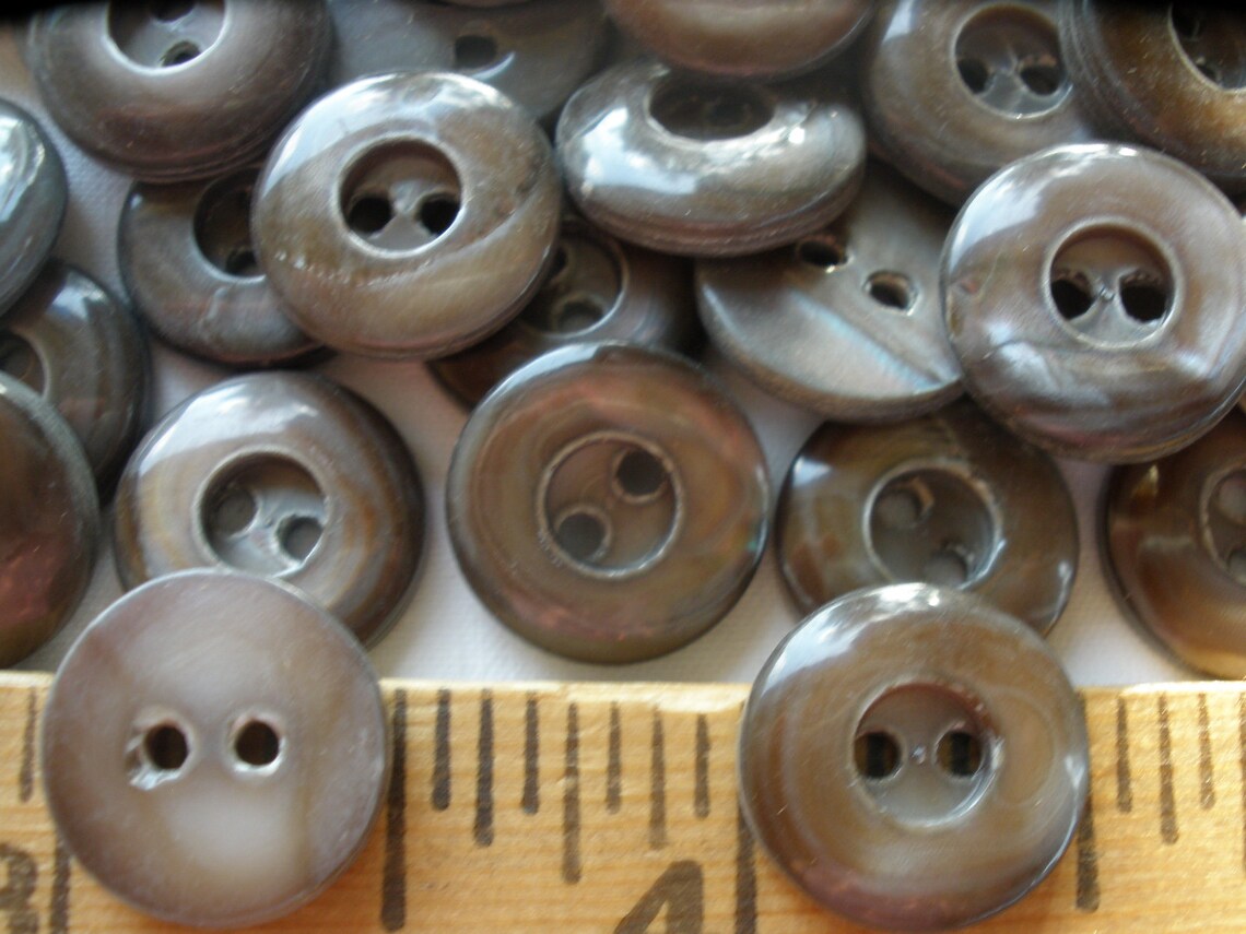 Carved Brown & Gray Smoke MOP Shell Buttons 12.5mm 1/2" Whistle Style ...