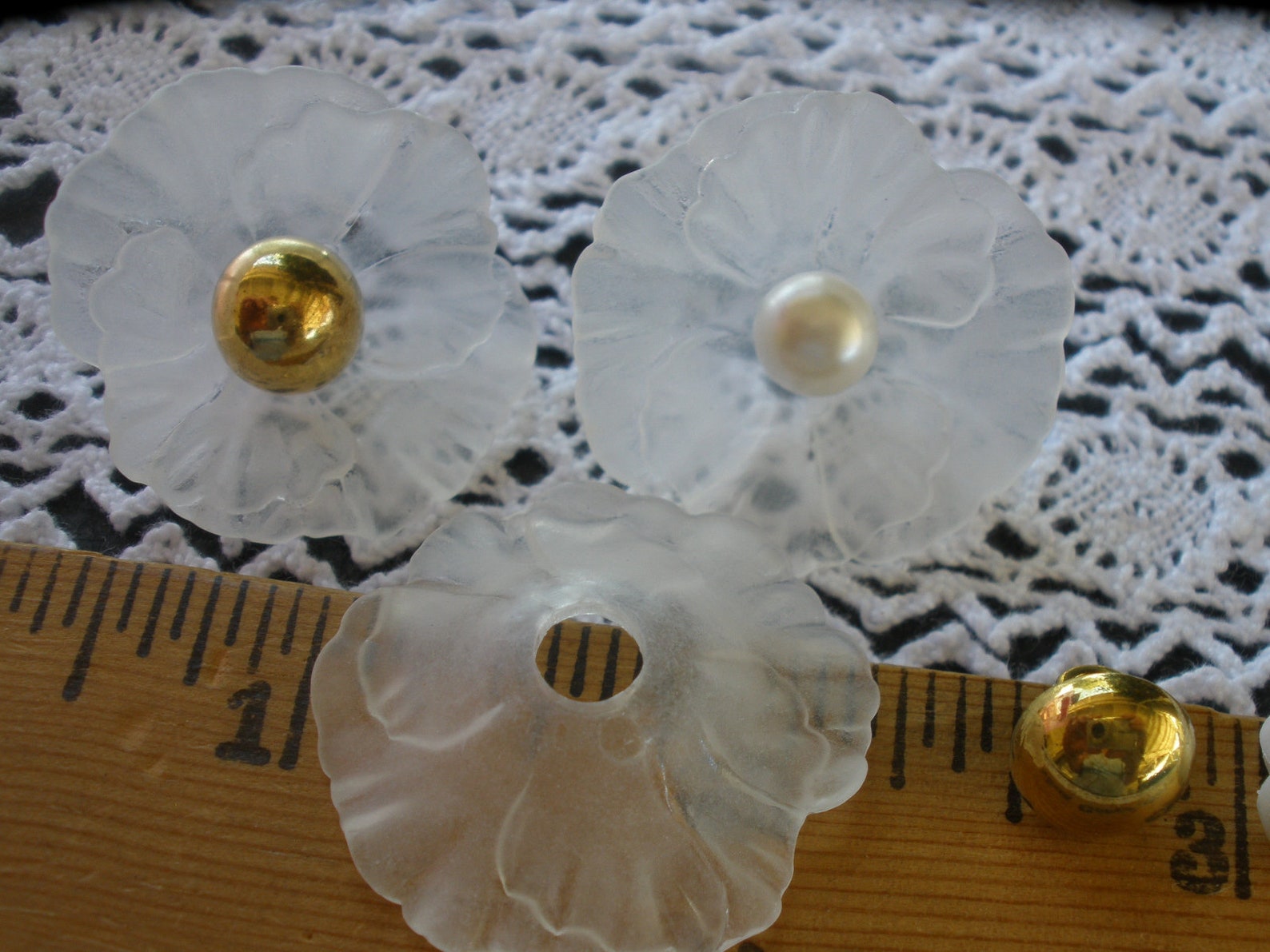 30MM Frosted Acrylic 3D Flower Buttons 8MM Faux Pearl or 10MM Gold Gilt ...