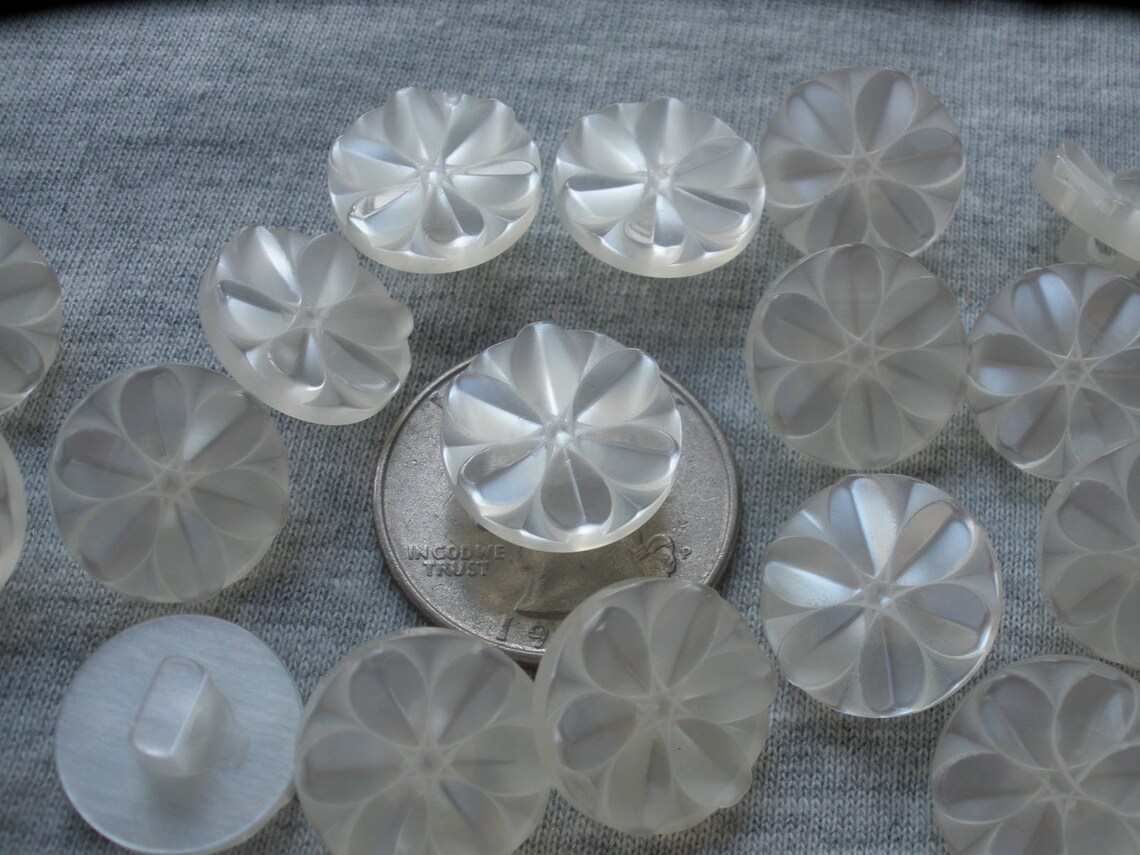 Pearly Carved Flower Shank Buttons 24L 5/8 15MM Plastic - Etsy