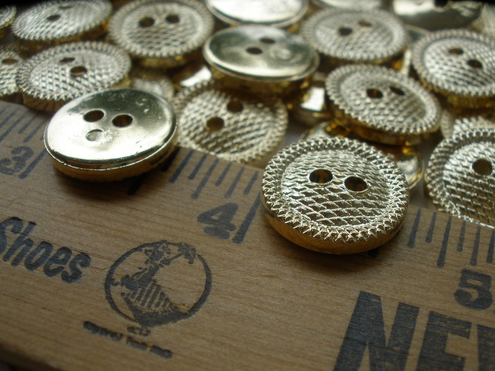 15MM Shiny Gold Textured Buttons Metallic Plastic 2 Hole Sew on 23L Rim ...