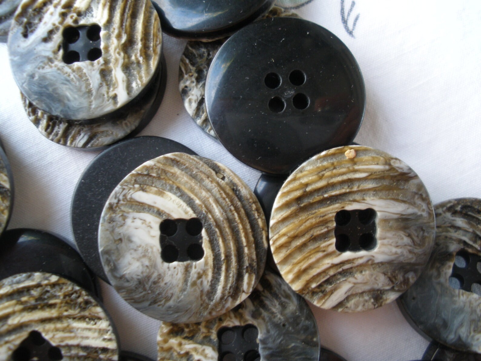 Textured Cut Stone Look Buttons 36L (7/8" 23MM) Plastic Sew on Plain ...