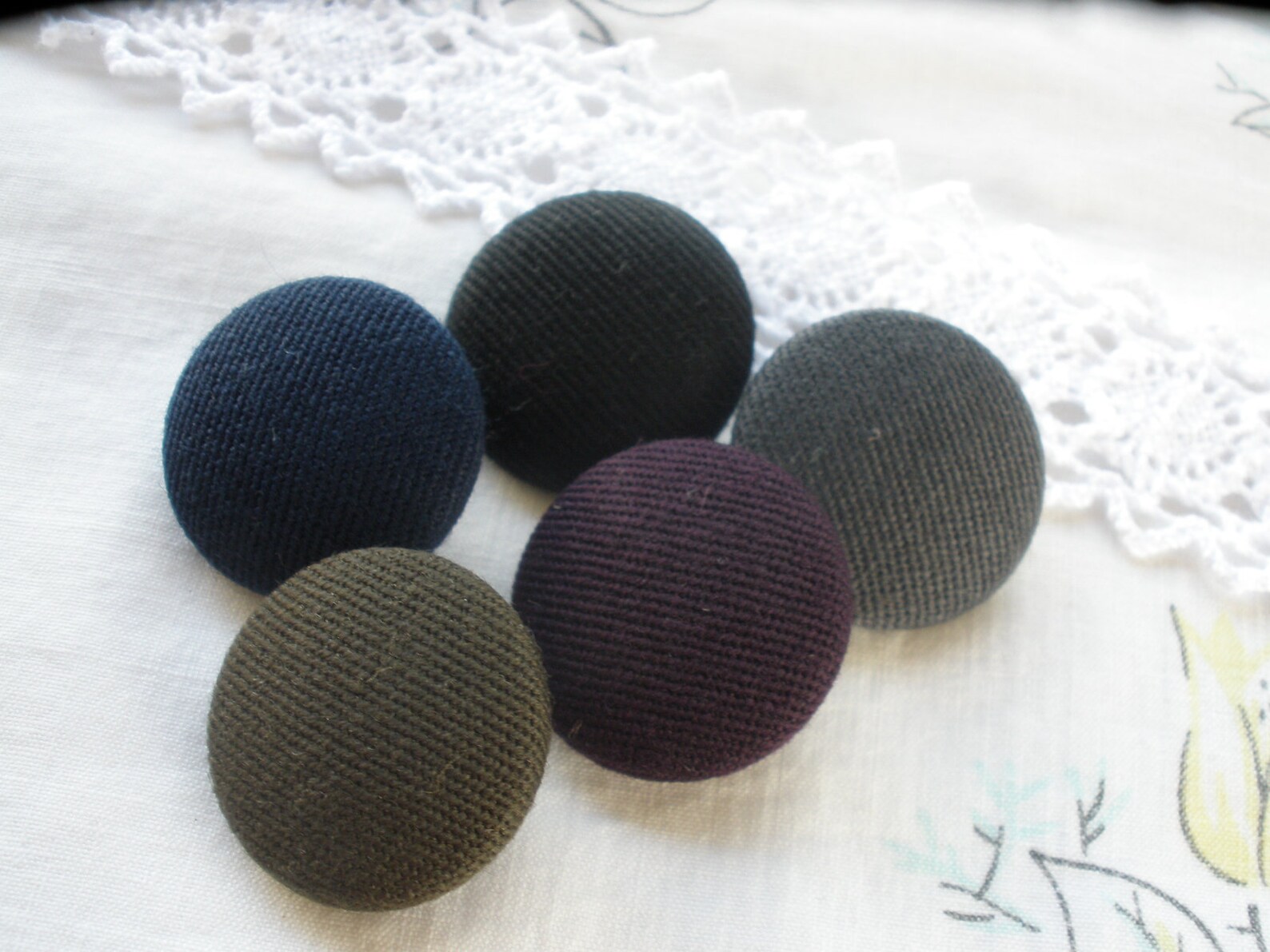 23MM Tufting Buttons Textured Fabric Covered Colors Black Blue Metal ...