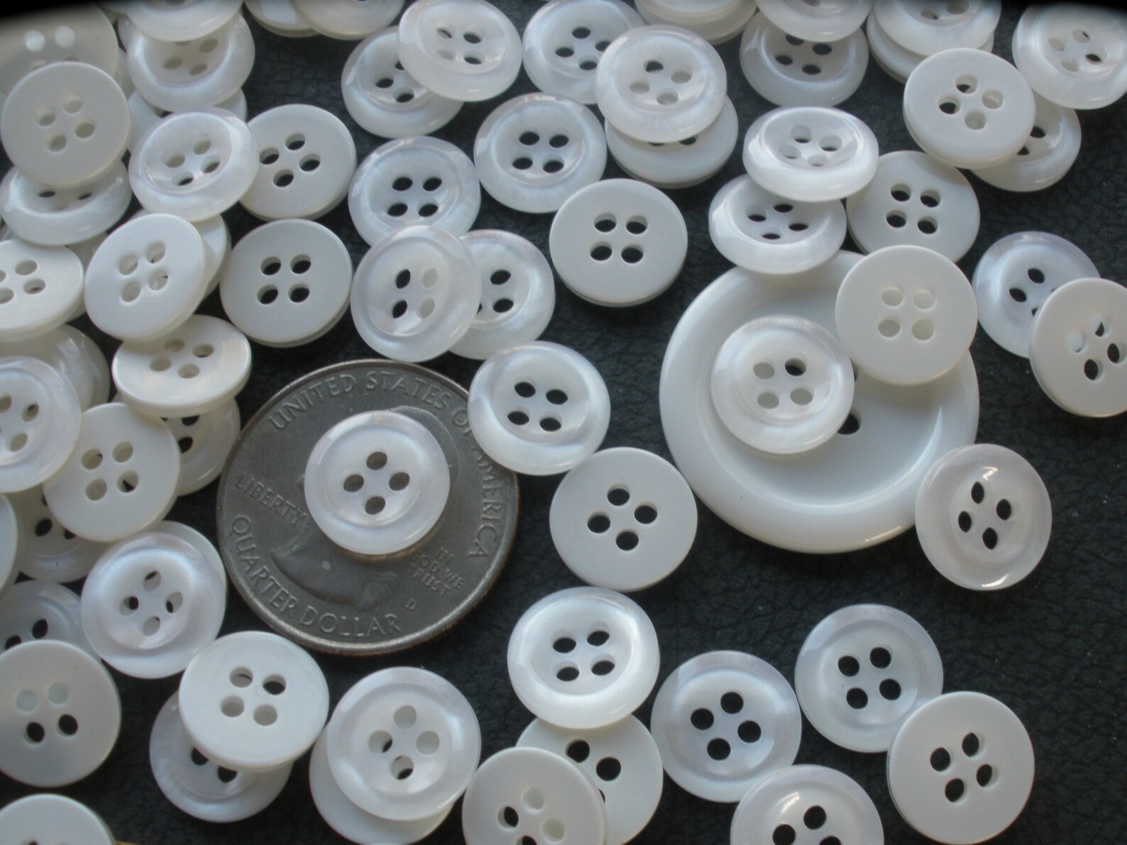 White Pearlized Plastic Classic Shirt Buttons 48 Pcs Size 18L (7/16 ...
