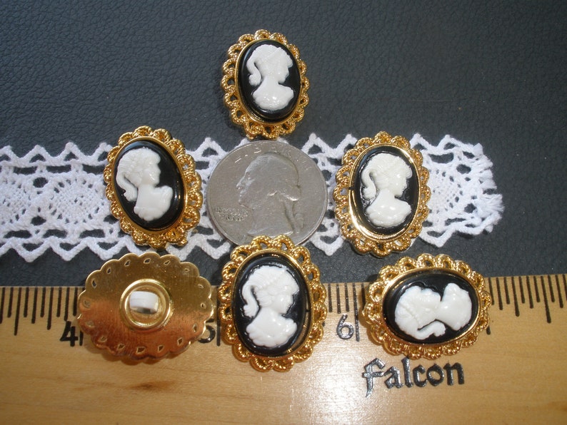 1 Inch Cameo Buttons Black White & Gold Plastic Jacket 6 Pieces 40L ...