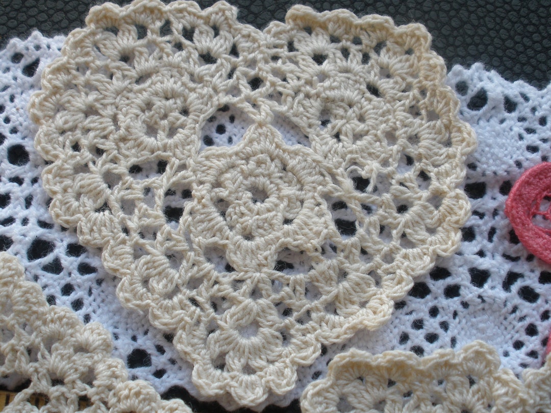 Small Ecru Crochet Flower Center Heart Applique 3 Inch Dream Catcher ...