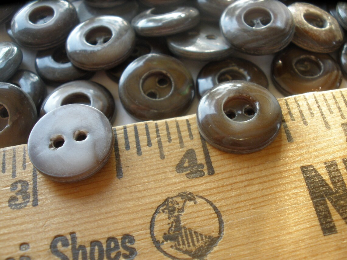 Carved Brown & Gray Smoke MOP Shell Buttons 12.5mm 1/2" Whistle Style ...