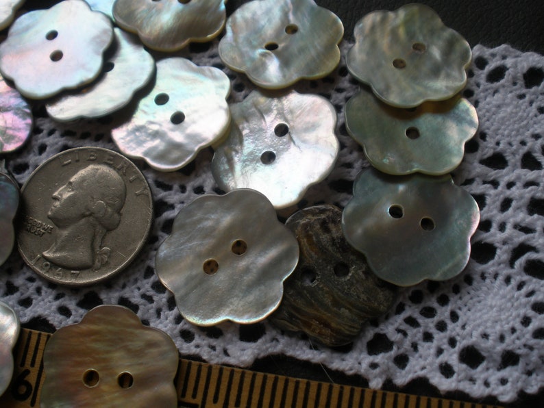 22MM Flower Shape Real MOP Shell Buttons Natural Size 36L 7/8 Inch ...