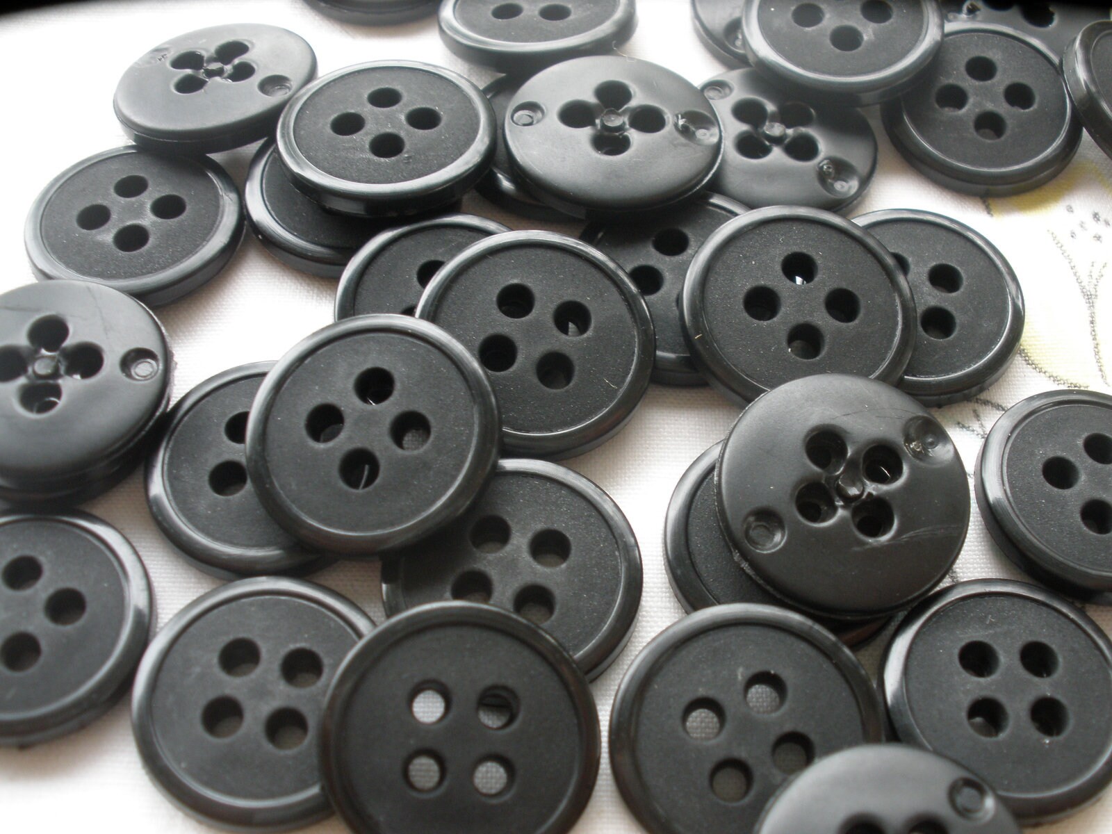 15MM Textured Black Buttons 48 Plastic 23L 24L Rounded Matte Face Shiny ...