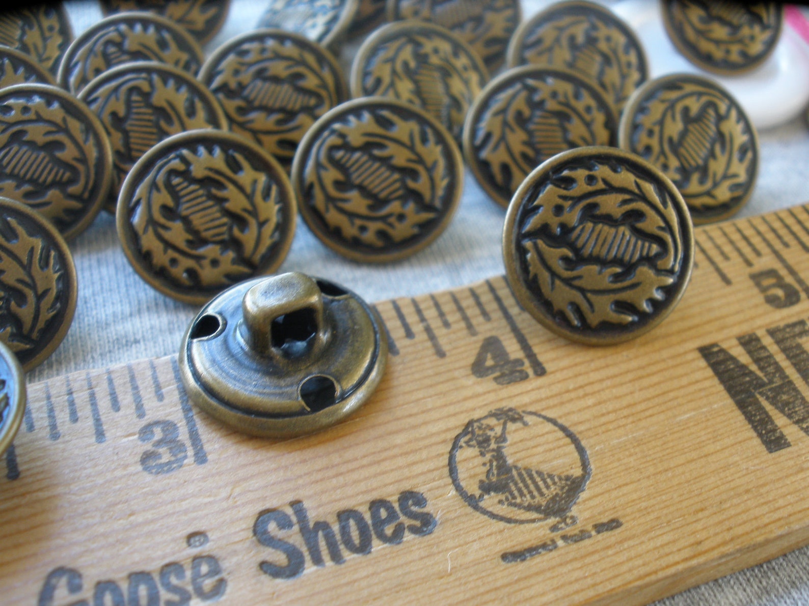 Antique Bronze Metal Shank Buttons Leaf Pattern Size 24L - Etsy