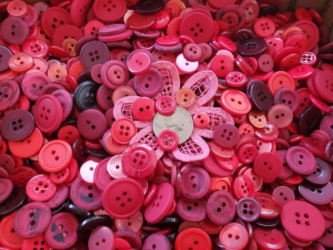 Lucky Dip Red Shades Buttons Mix 125 All Sew on Plastic 10mm to 22mm (3 ...