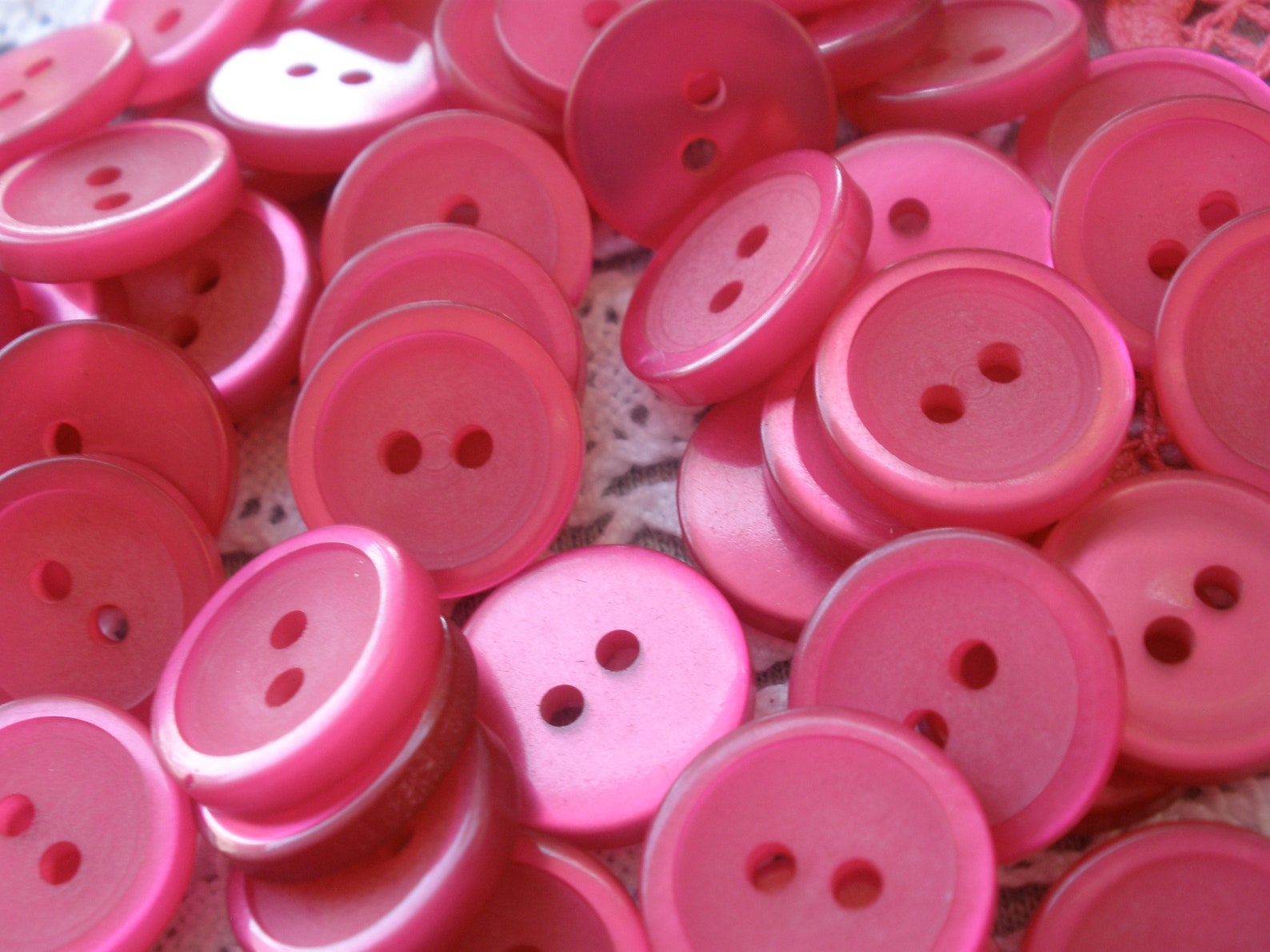 24 Cool Vintage Bright Pink Buttons 9/16" (22L 14MM) Shiny Rim 2 Hole ...